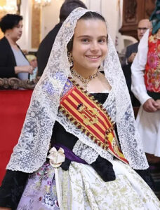 Mantillas – Artesanias Valencia – Manteletas de Fallera